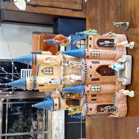 Camelot | Games | Camelot Miniature Figurine Set With Castle Display ...